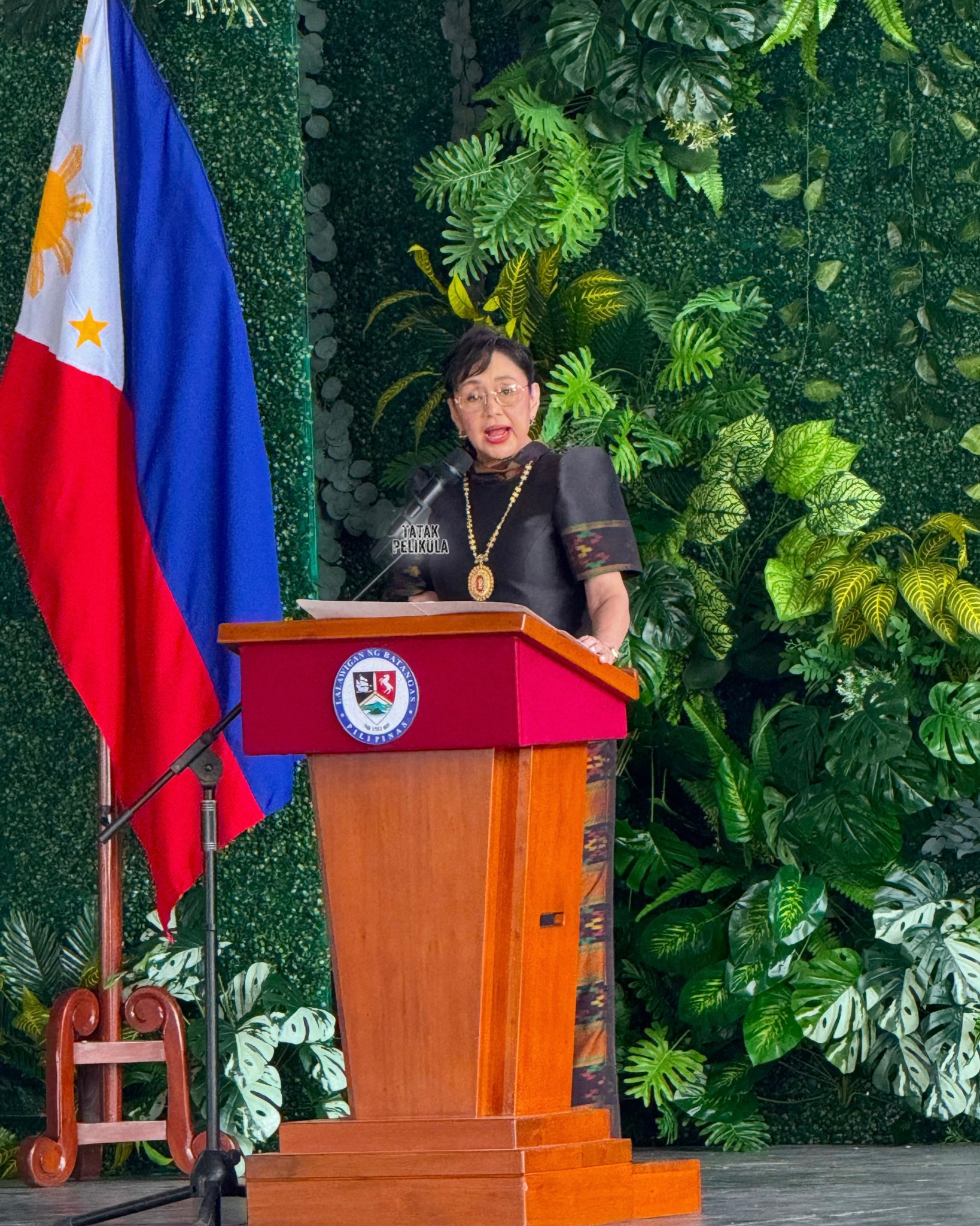 Vilma Santos-Recto returns as governor, vows ‘Matatag na Batangas ...